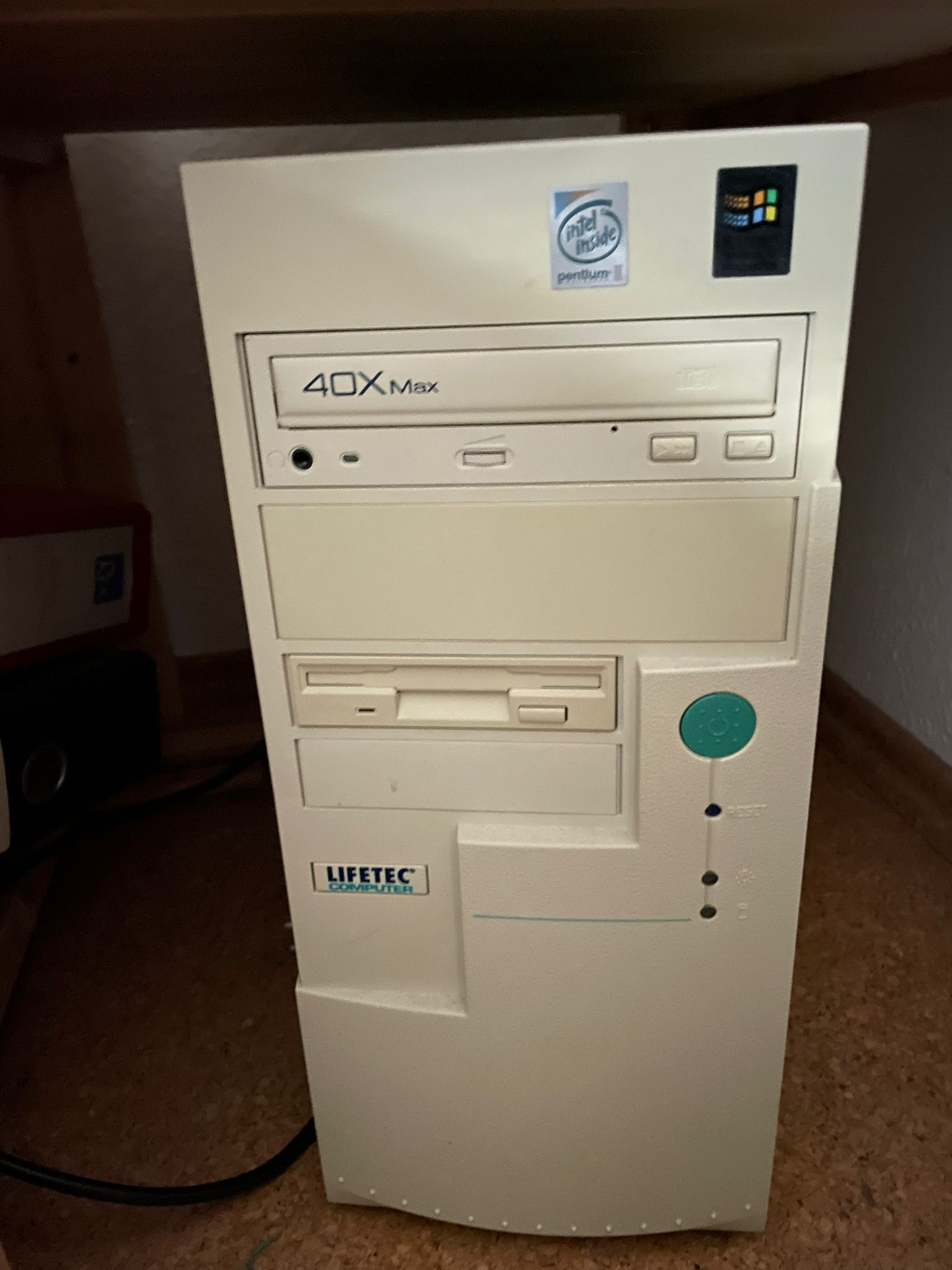 Gelöst: Suche Win98SE Treiber: Lifetec PC MT4 MED MT 22 - MEDION Community