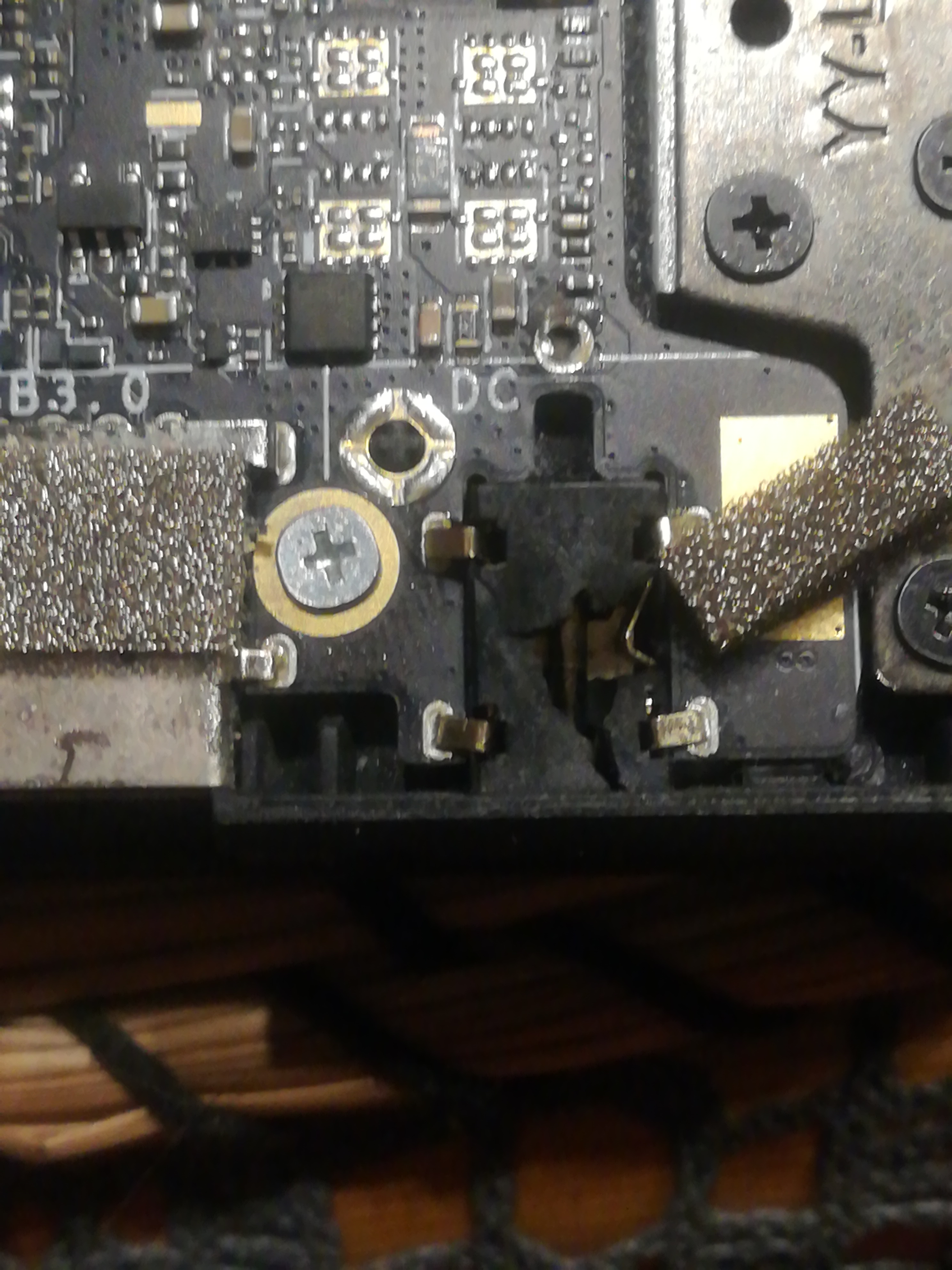 Solved: Charging port smashed - MEDION Community